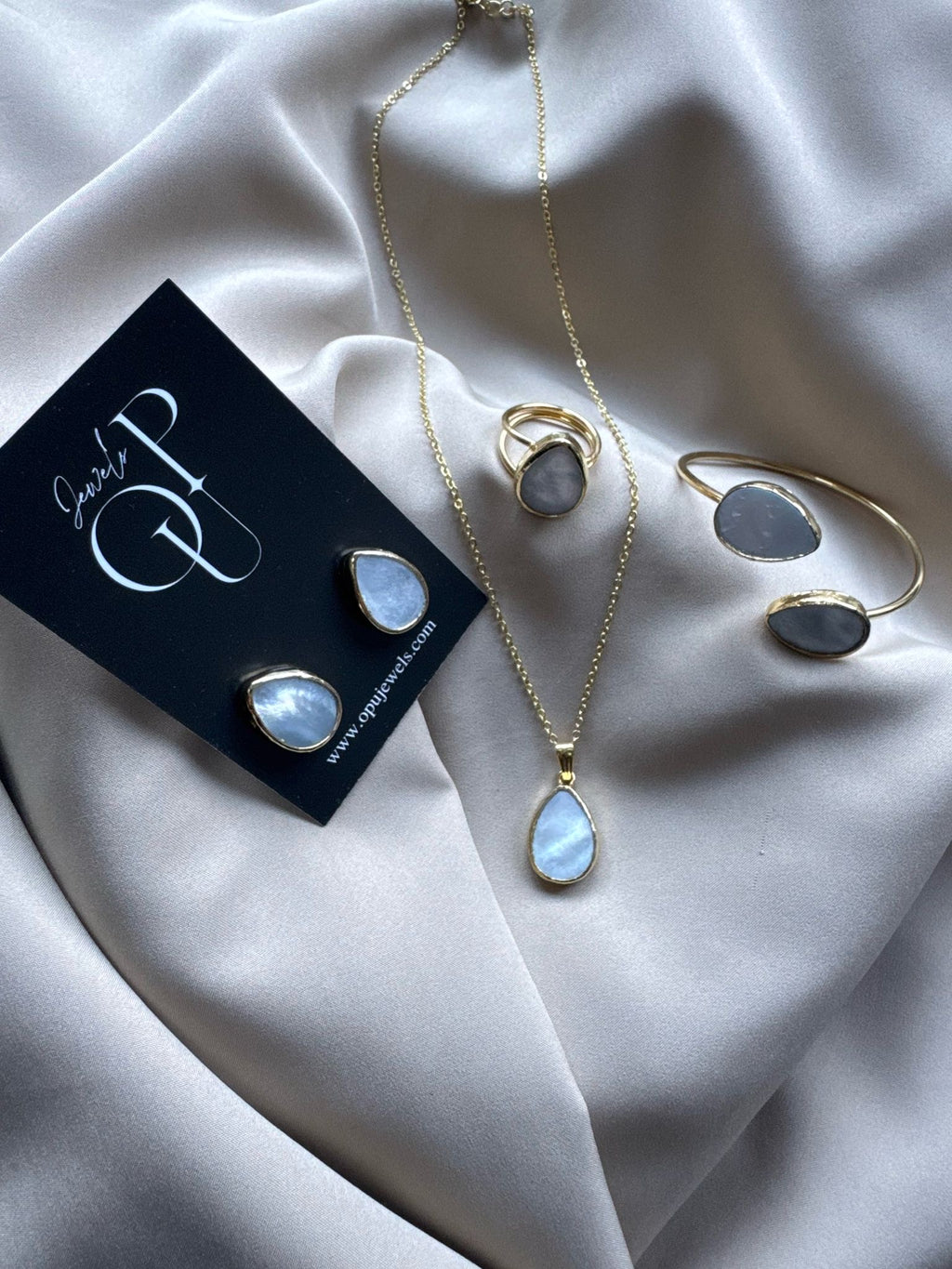 White pearl 4 piece set – opujewels