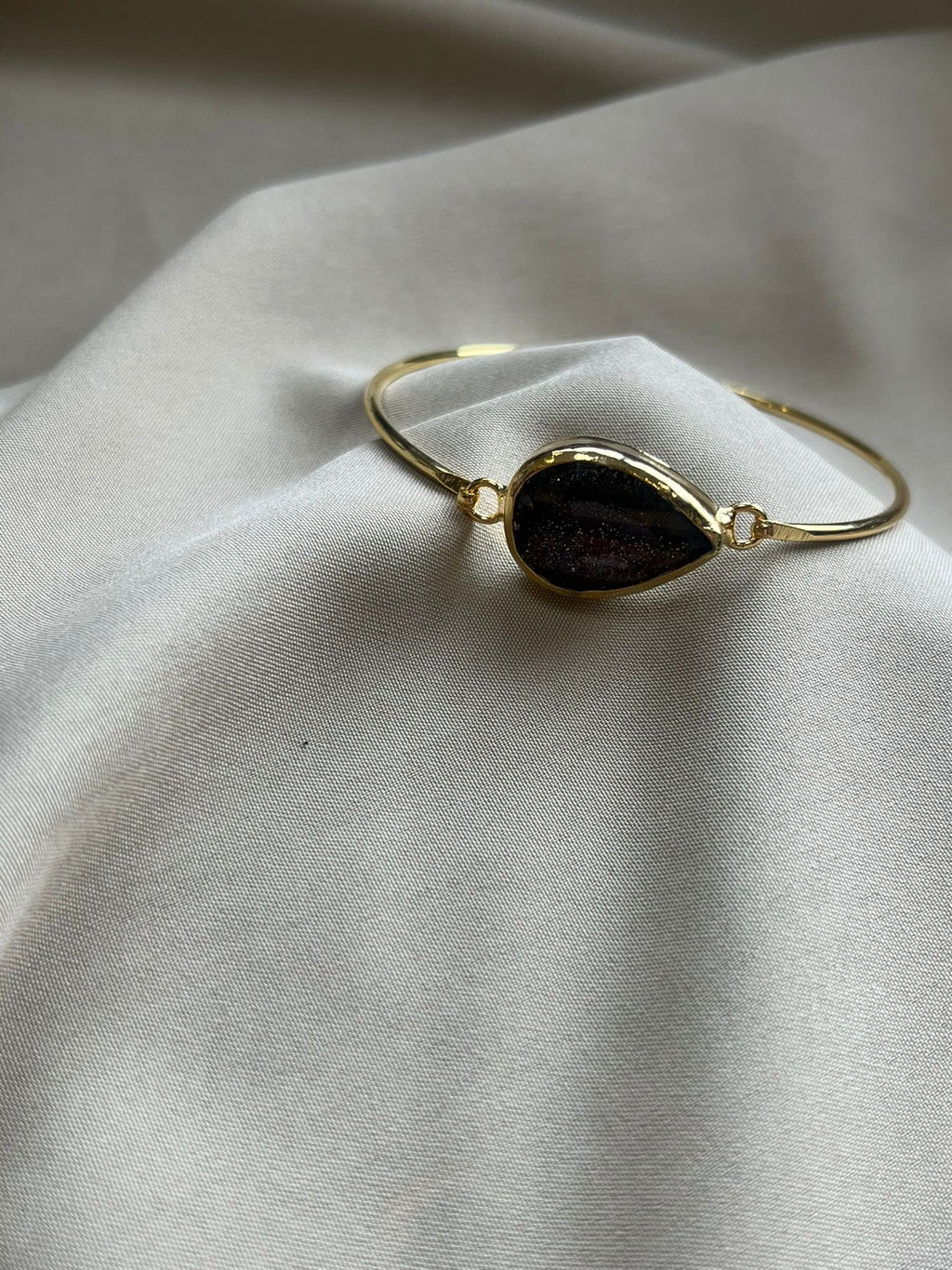 Zirconia tear-shaped black and brown dainty bangle – opujewels