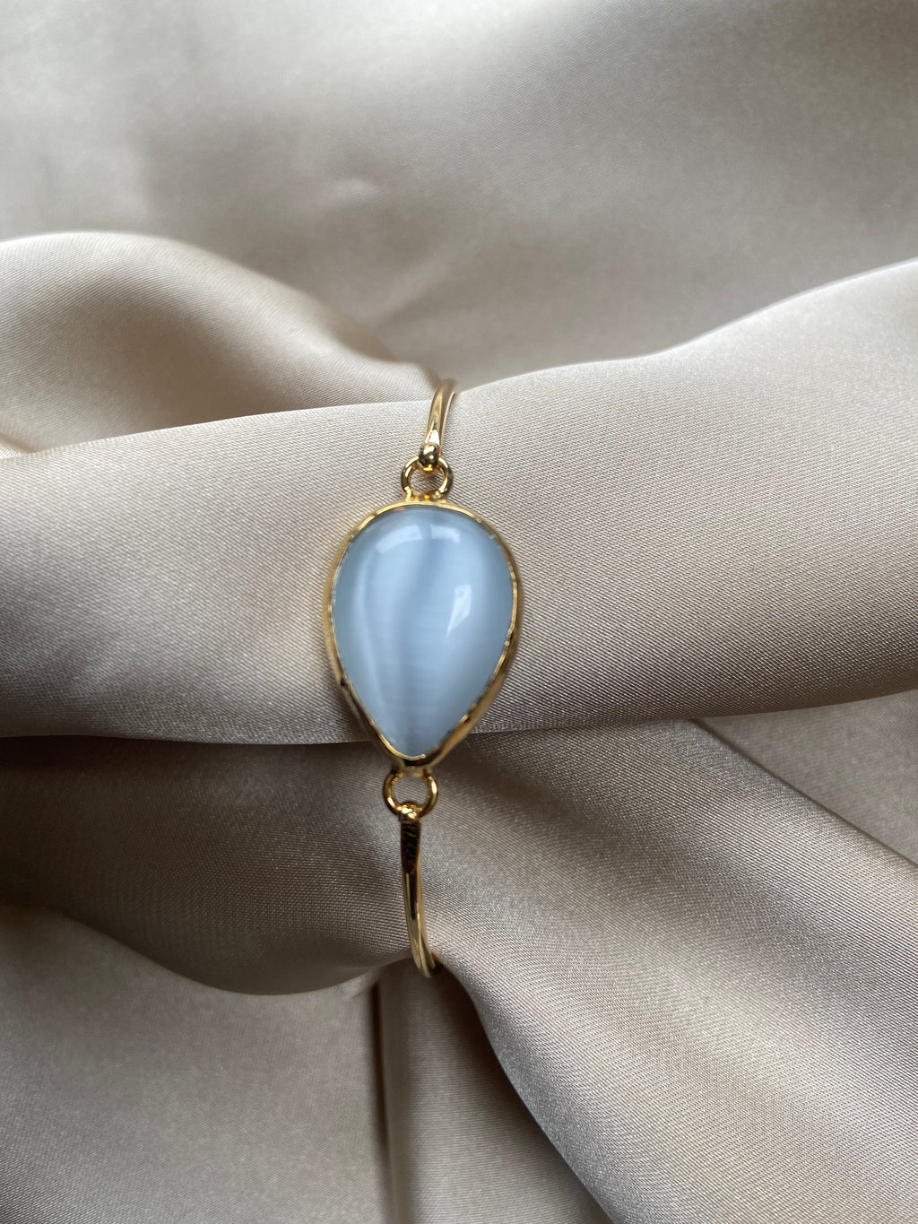 White Cat Eye Clasp Bangle – opujewels