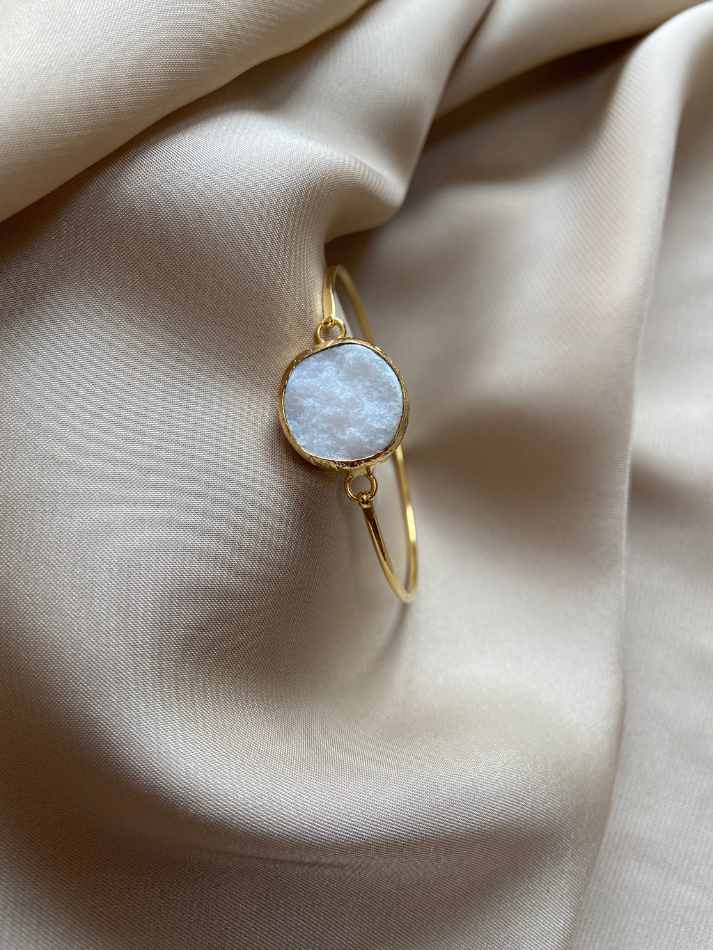 White Textured Round Clasp Bangle – opujewels